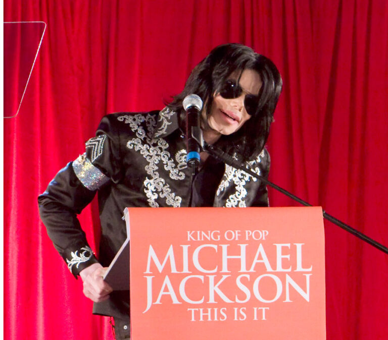 Seeing Michael Jackson Announce his This Is It Concerts in London ...
